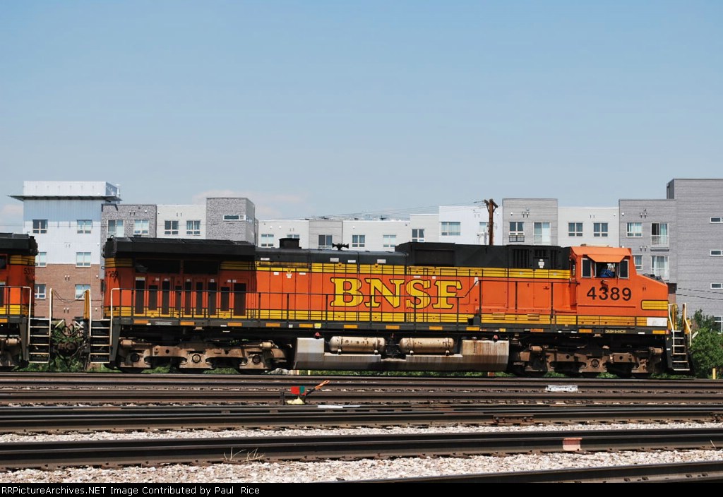 BNSF 4389